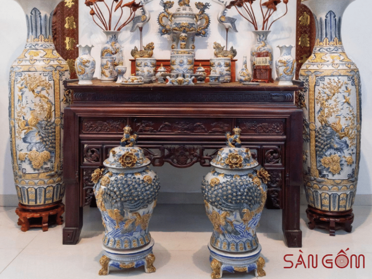 Chóe thờ là gì? Cách sắp xếp chóe thờ Gốm Bát Tràng trên bàn thờ